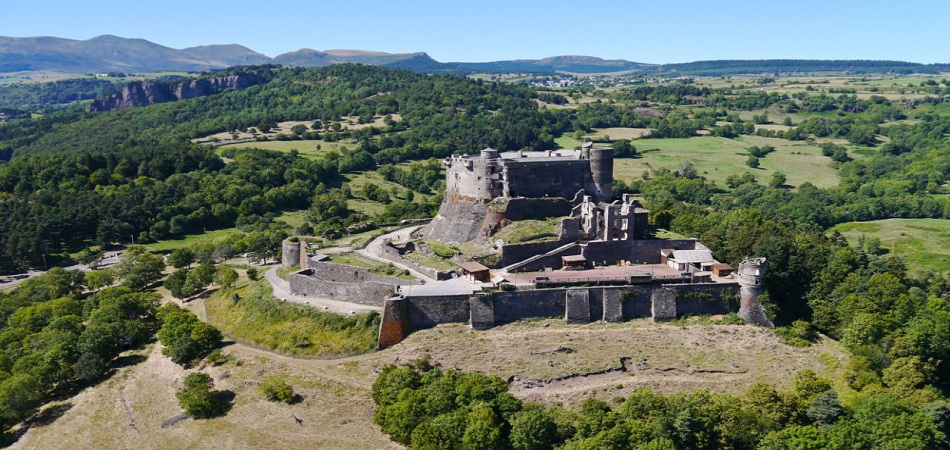 Château de Murol, une impressionnante construction du XIIIe siècle ...